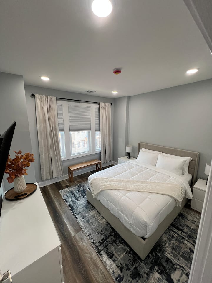 Beautiful-3 Bedroom Apartment-completely Renovated - Hoboken, NJ