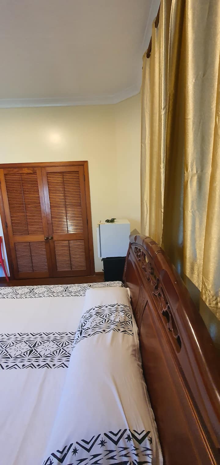Lynn's Bedroom Shared Bath 2nd Floor - Samoa