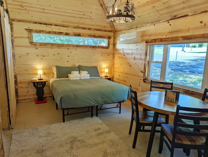 Fireside Cabins | Vaulted Pine, W/bunks & Ada - Baraboo, WI