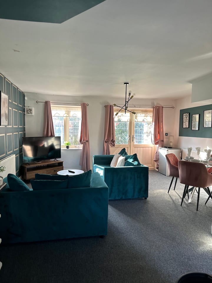 Amazing Four Bed Home In Liverpool - Liverpool