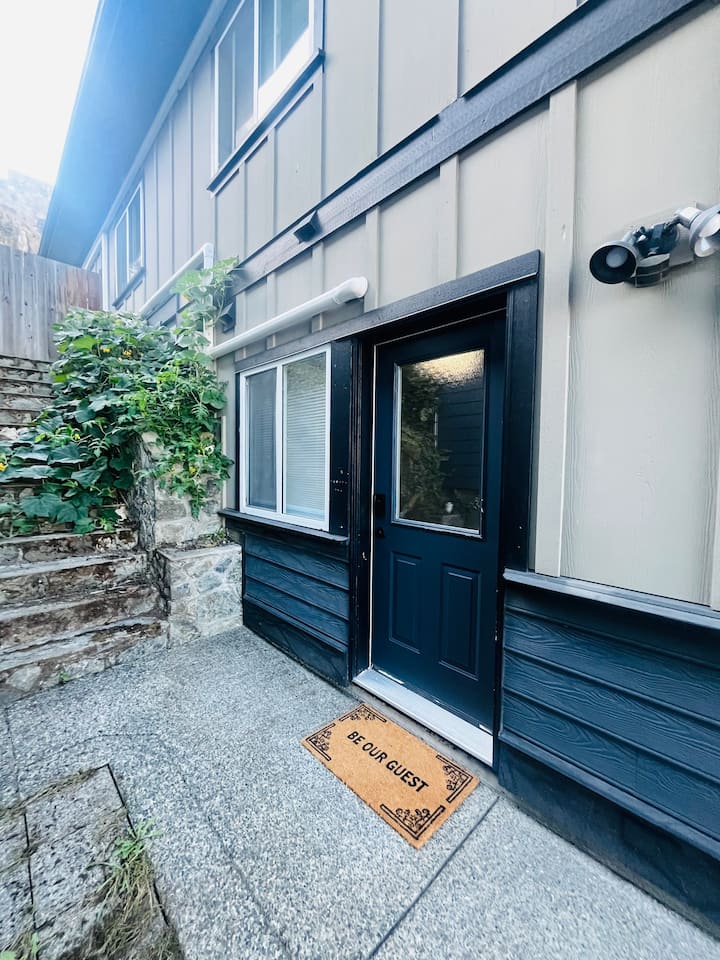 Hillside Hideaway - Air Conditioning- Sleeps 4! - Langford