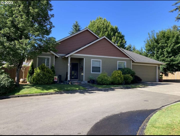 Family And Friends 
 Home. Close To
Pdx, Mt. Hood. - Centennial - Portland
