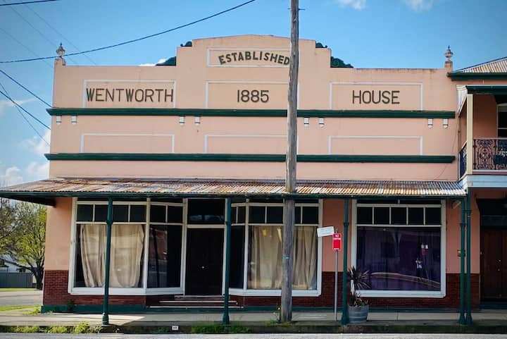 Historic Guesthouse: Soaring Ceilings & Fireplace - Boorowa