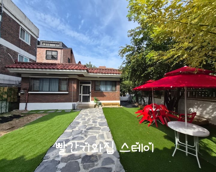 /아늑한감성숙소
/3룸퀸침대/2~6인
/조용히쉴수있는곳
/커플 친구 가족
무료주차/단독주택 - Suwon-si