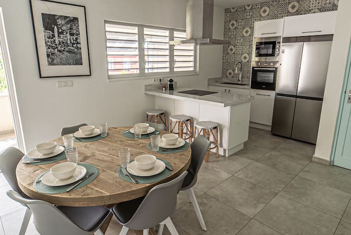 Gated 3br Penthouse In Otrobanda + 2 Car Parking - Curaçao