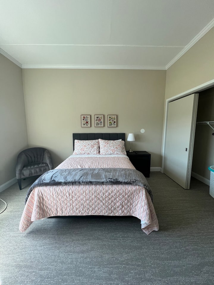 410 Modern Brand New Studio Apartment - Cheesequake State Park, Matawan