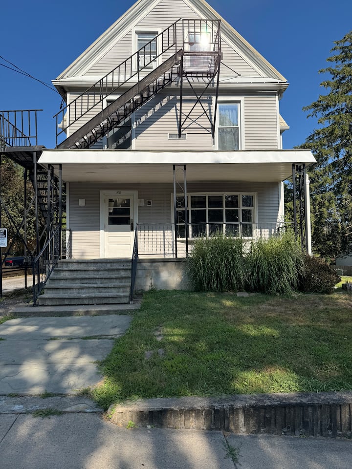 Historic Apartment In Oneonta - Oneonta, NY