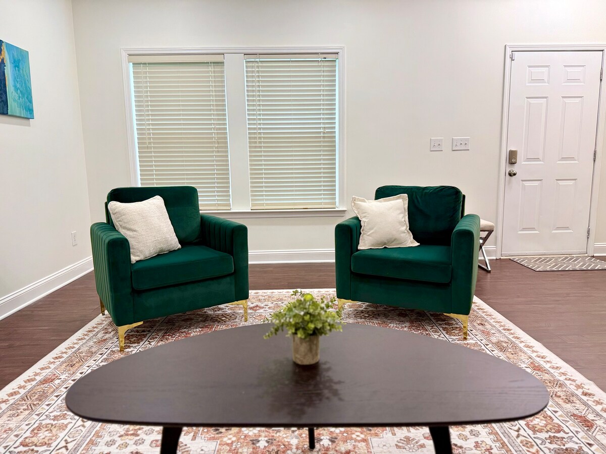3BR 2.5BA | Close to Airpt and Uptn | Longer Stays - Houses for Rent in ...