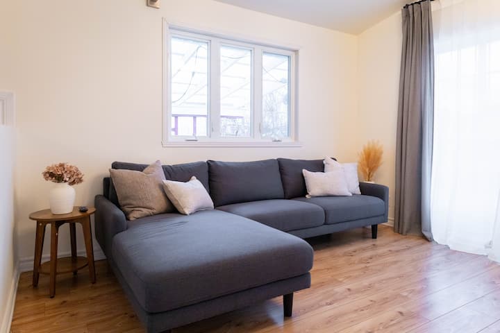 Autumn Fairy Tale/comfy Entire House With Parking - Longueuil