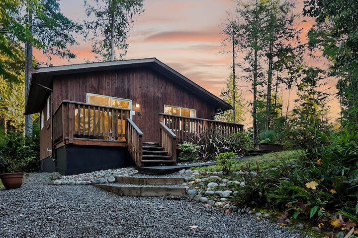 Little Bear Cabin At Raven's Moon - Ucluelet