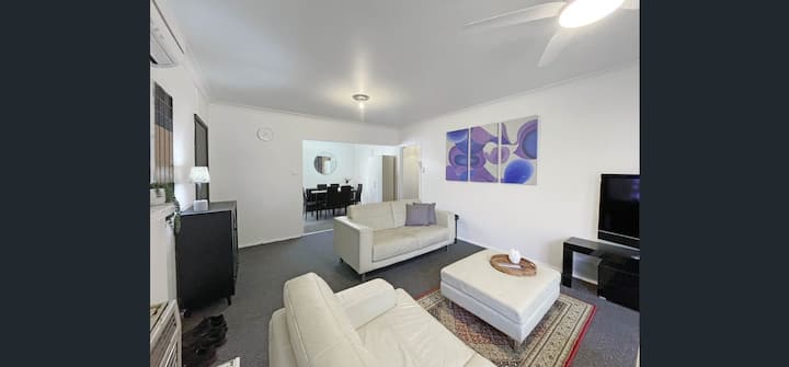 Charming 3 Bedroom Railway Cottage - Benalla