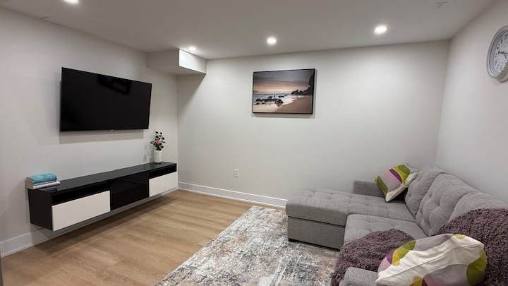 The Sage Suite - Spacious 2 Bedroom With Spa Bath - Oakville