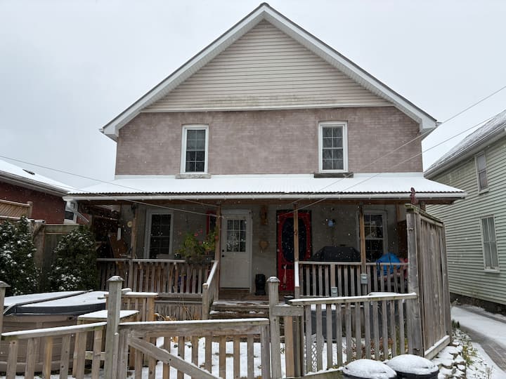 Cozy, Comfortable, Compact! - Kingston