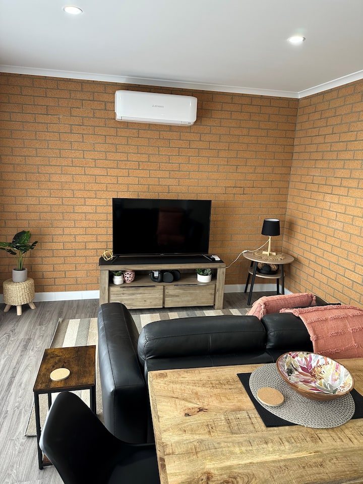 Lbarza Brand New Central 1br Self Contained Apt - Shepparton