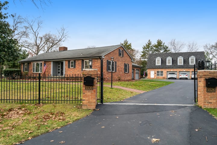 Nicely Decorated House. - Annandale, VA