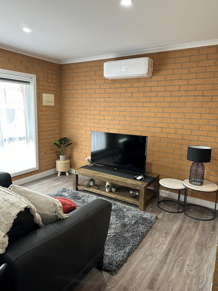Lbarza Self Contained 1br Close To Cbd - Shepparton