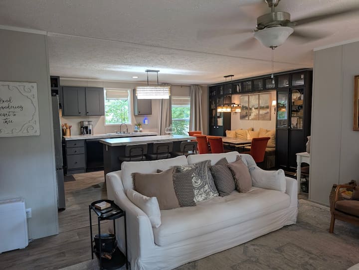 Blue House - Henderson, TN