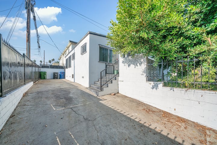 好莱坞家庭友好住宅｜3车位｜设施齐全｜步行至景点｜舒适休闲体验 - Los Angeles, CA