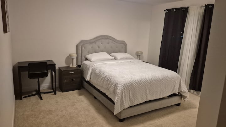 Modern Room Very Close To Amenities - カナタ