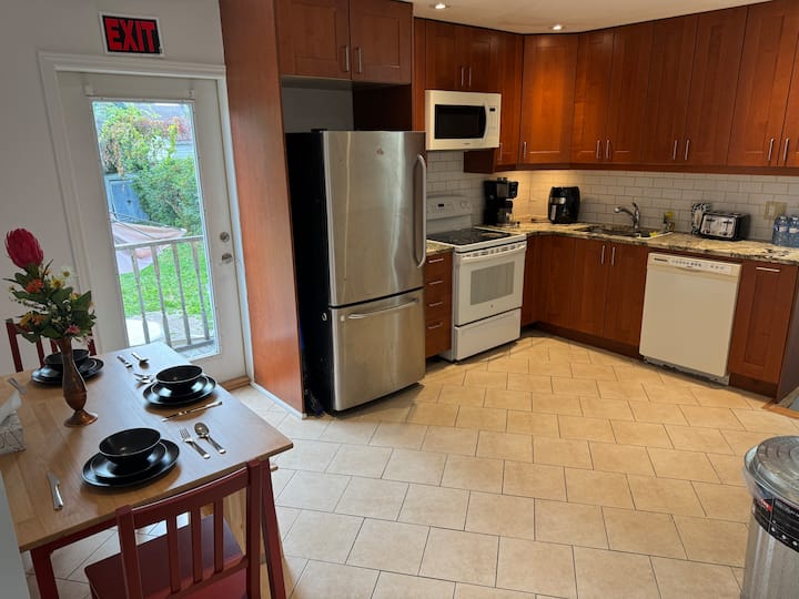 Modern Spacious Queen Bed. Near Downtown Ottawa. - Ottawa
