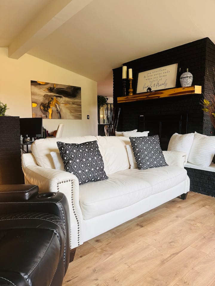 The Farmhouse At Cowboy Country - Grand Prairie, TX