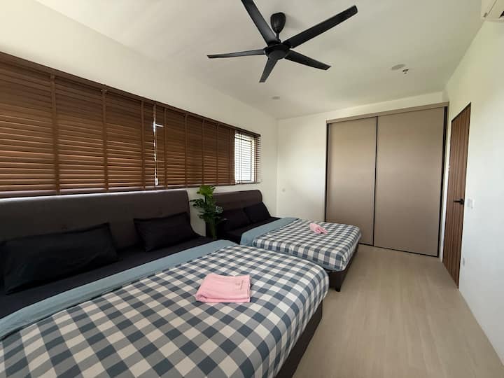 Doncaster | Waterfront 15 Min Drive 3 Bed - Kuching
