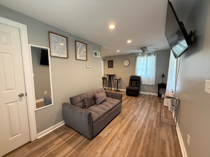 Charming Kc Bungalow: Cozy, Clean & Convenient - Blue Springs Lake