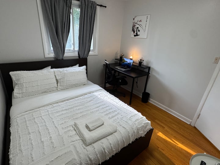 Peaceful Queen Bed+workspace. Near Downtown-ottawa - Ottawa