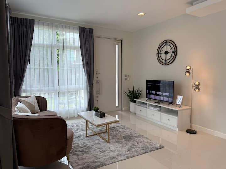 Ssarahouse - Bangkok Suvarnabhumi Airport (BKK)