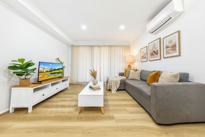 Stylish 2b Apt With Parking In Bankstown Cbd - Auburn