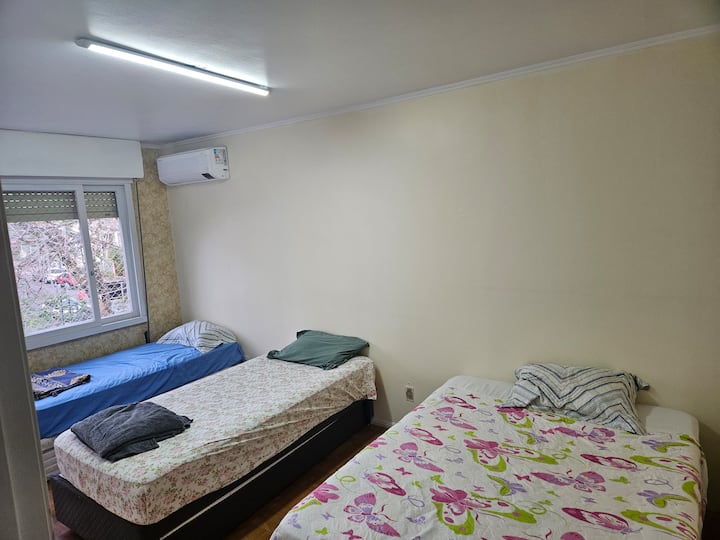 Apto Muito Bem Localizado Com Ar. Custo Beneficio! - Porto Alegre