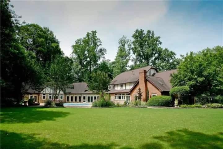 Barrington Manor  Elegant Getaway - Stone Mountain, GA