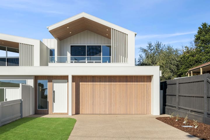 Brand New Stunning Home With Ocean Views - Portarlington, Australia