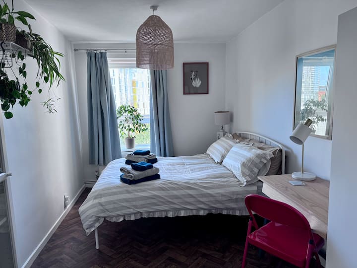 One Bed Flat By The River Thames In Battersea - London