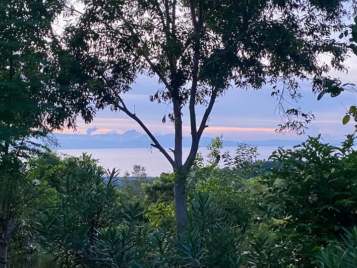 Novelyn's Seaview Hideaway - Larena