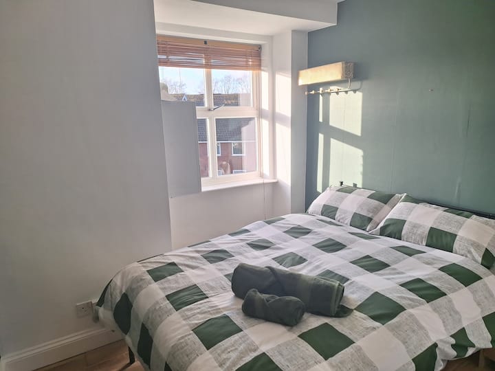 Airy, Modern, 10 Min Walk Station, High Speed Wifi - Bedford, Royaume-Uni