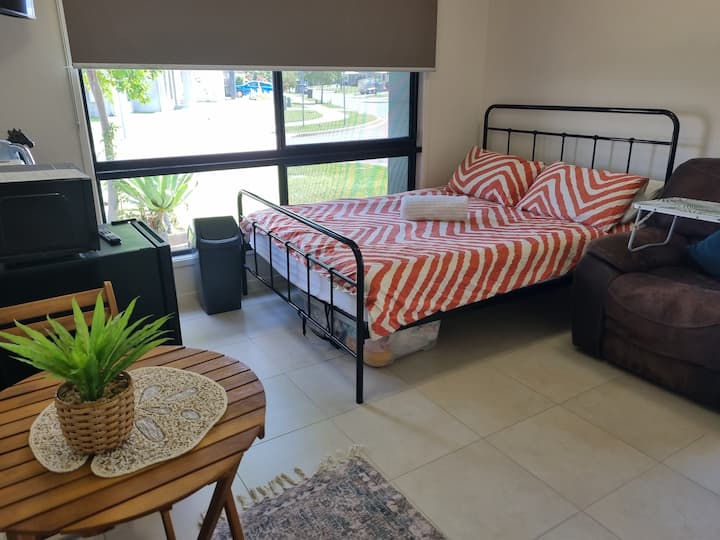 Private Room In North Shore:separate Side Entrance - Townsville