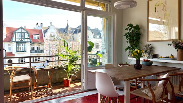 Spacious Apartment With Alster Canal Views - Hamburg