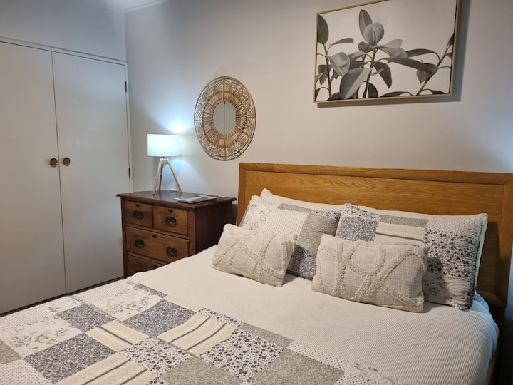 Room In Log Cabin, Spa Pool Access, Private Garden - Queenstown