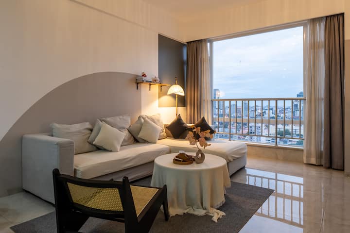Modern & Cozy 2br Stay |Walk To Shops & Landmarks - Phnom Penh