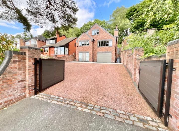 Luxury 3 Bed Retreat - Stoke-on-Trent