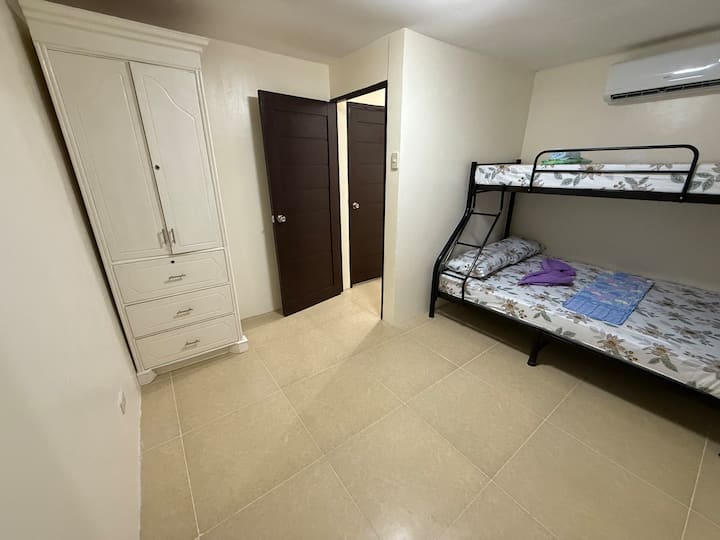 Rosebud's, Full Ac W/free Parking Garage - Angeles