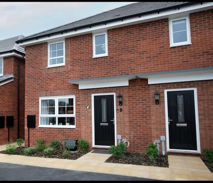 3 Bedroom Home In Warwickshire, United Kingdom - Rugby