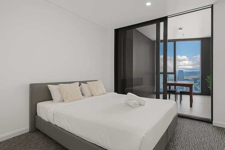Luxury Sky Oasis • 66th Floor With Private Parking - Surfers Paradise