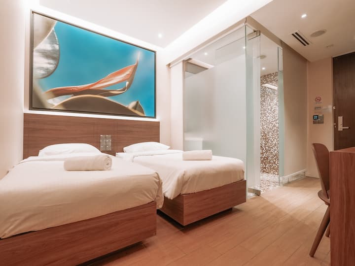 Twin Bed, Stay From 8pm To 9am Near Bugis Mrt - Singapore