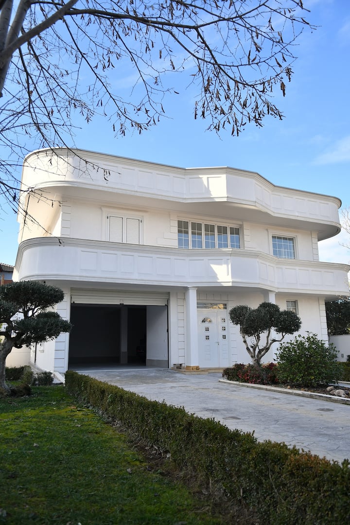 The White Villa - Albanien