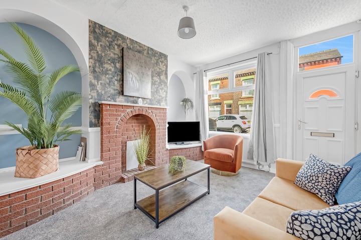 Staymenorca @Bolton - Style Meets Convenience - Bolton