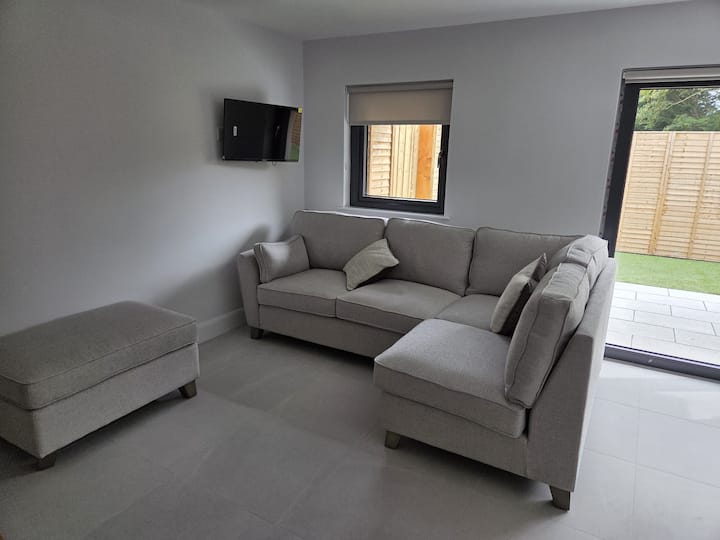 Stylish & Spacious 4 Bed Home In Johnstown Village - Blessington