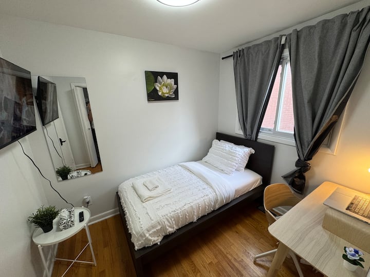 Private Twin Bed+workspace. Near Downtown-ottawa. - オタワ