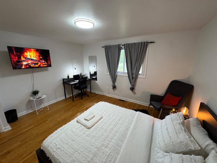 Tranquil Queen Bed+workspace. Near Downtown-ottawa - Ottawa